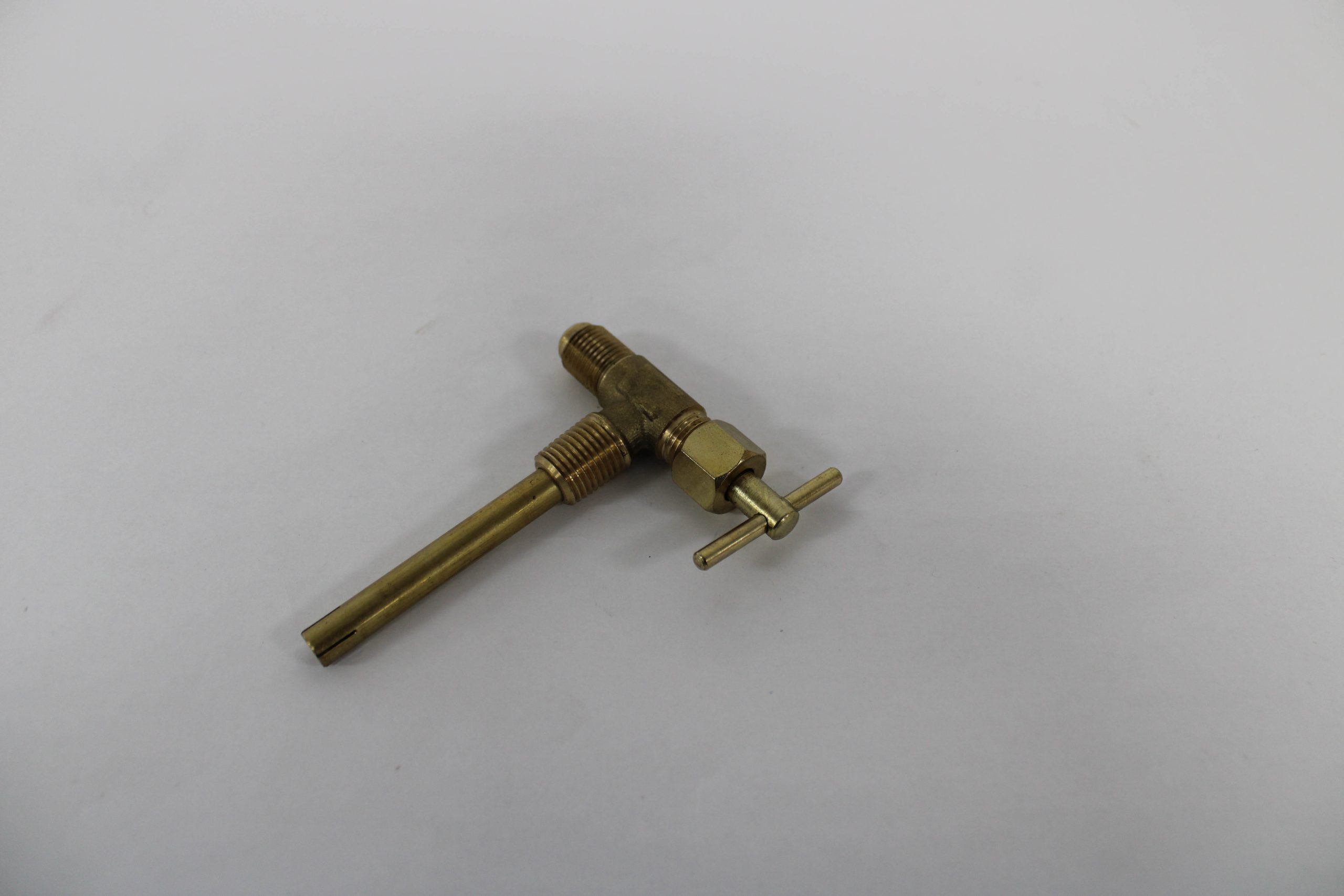 Fuel Tank Drain Valve - Green Tractor Part Store